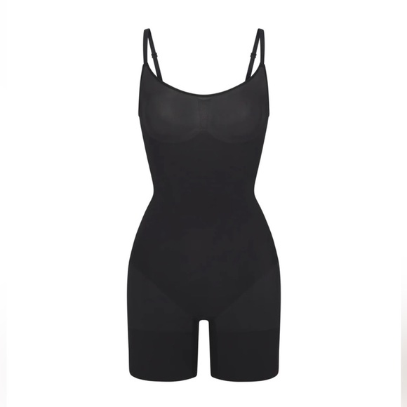 SKIMS | Tops | Skims Seamless Sculpt Mid Thigh Body Suit Onyx Nwt ...